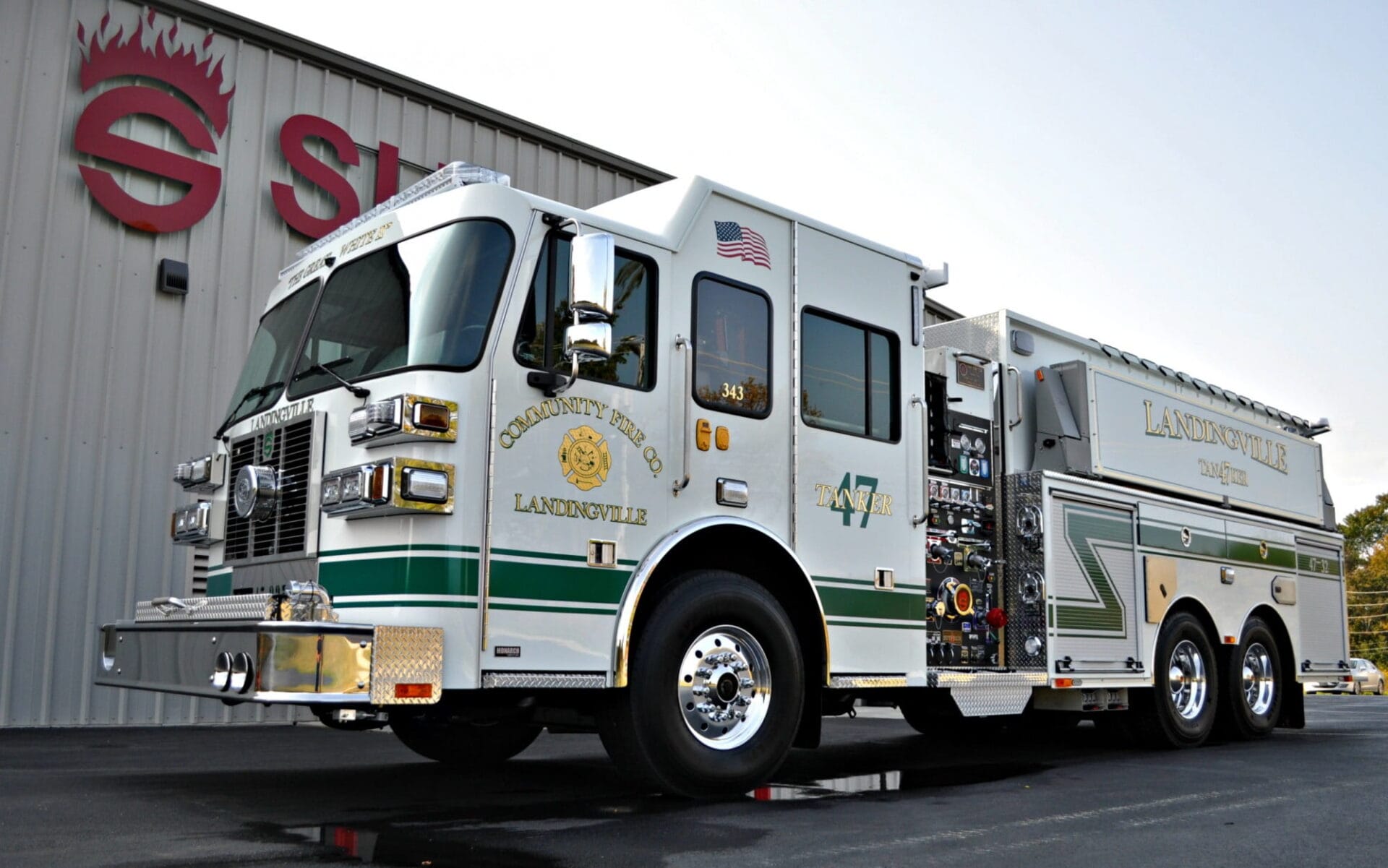 Custom Tanker - Community Fire Company, PA - Sutphen Fire Trucks